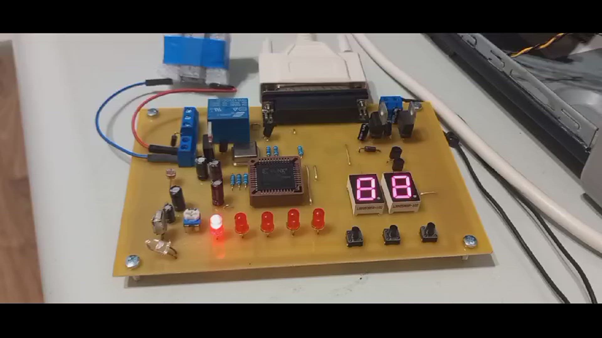 Z cyklu ARCHEO-LogicMaster-płytka prototypowa dla CPLD kit 2875AVT