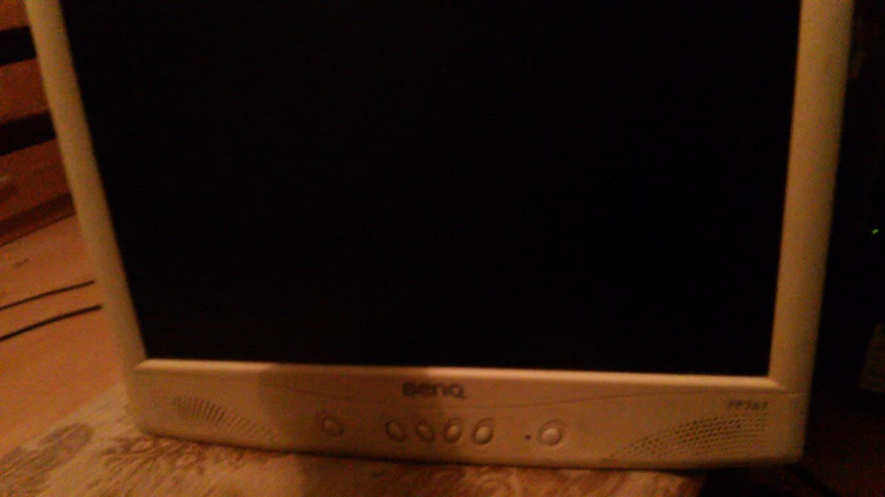 BENQ FP767 - Monitor przerywa pracę przy poruszaniu kablem zasilacza