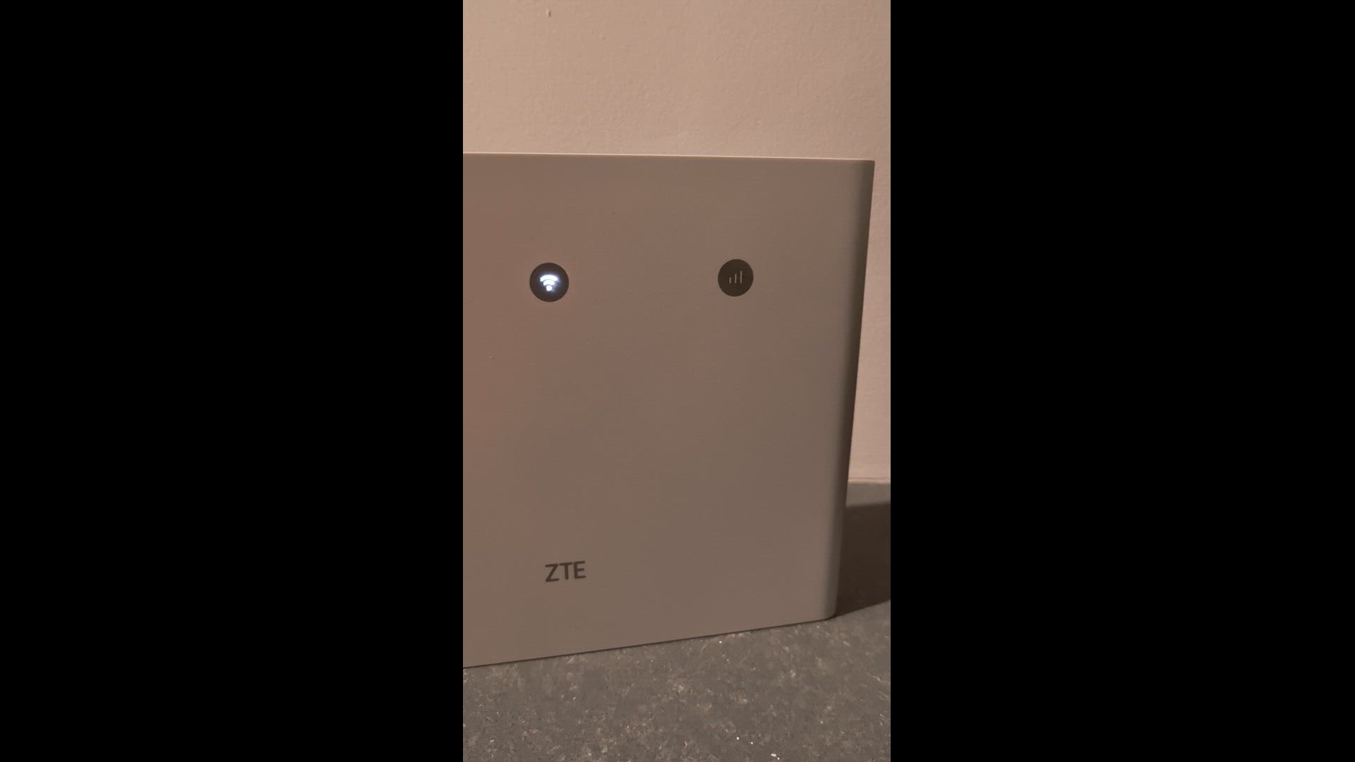 ZTE MF296C - migająca czerwona kontrolka zasięgu Play, co oznacza?