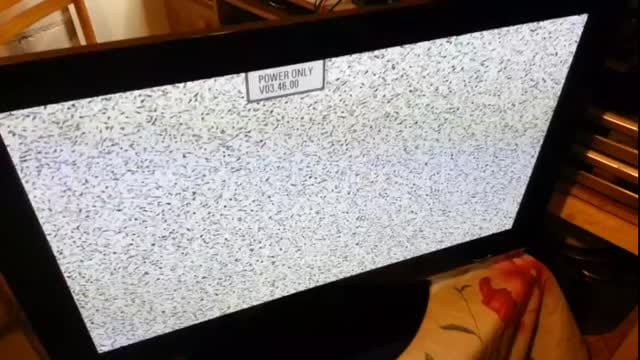 LG 32PG6000 - TV włącza się i wyłącza, wymienione płyty, napięcia OK, co dalej?