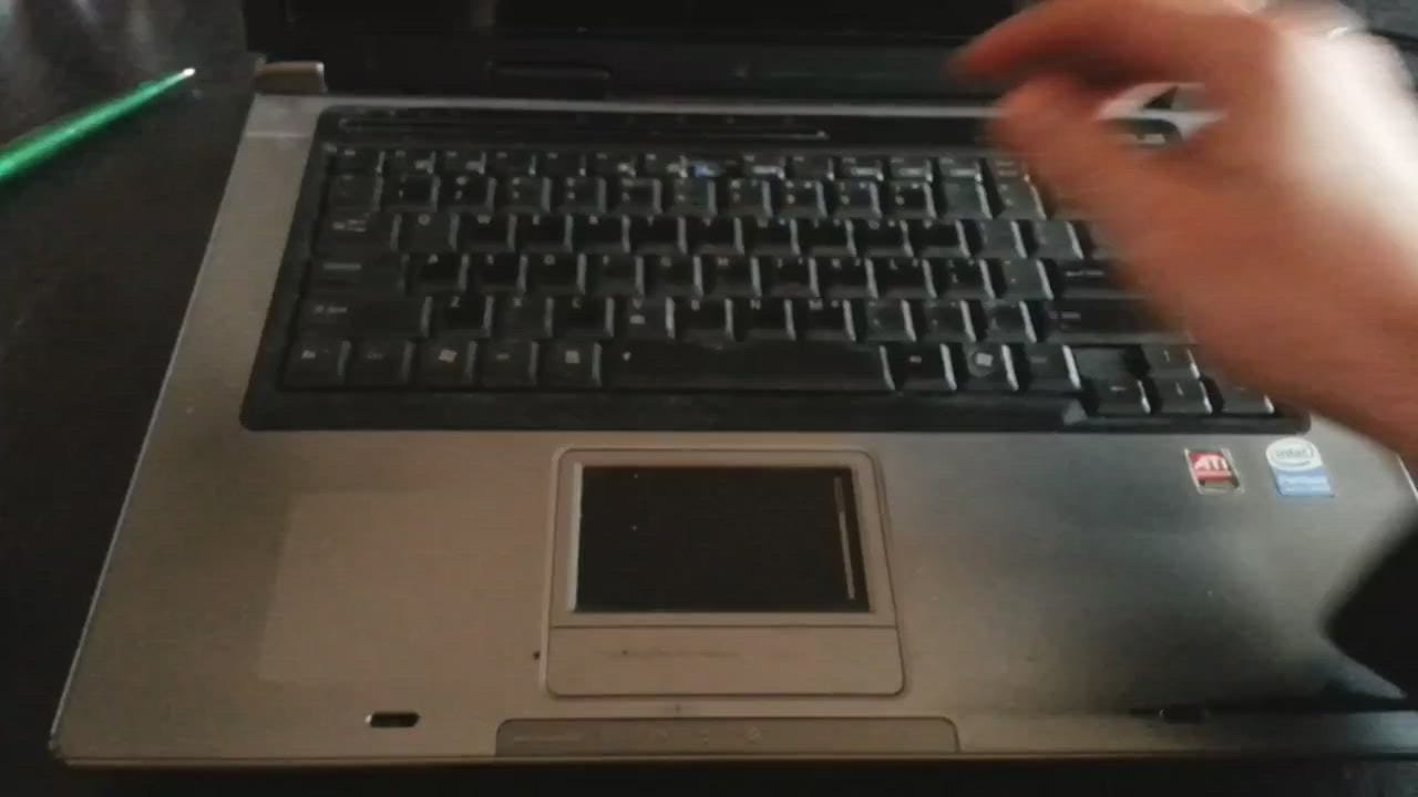 Asus F5SL - laptop nie reaguje na przycisk PWR, co może być przyczyną?