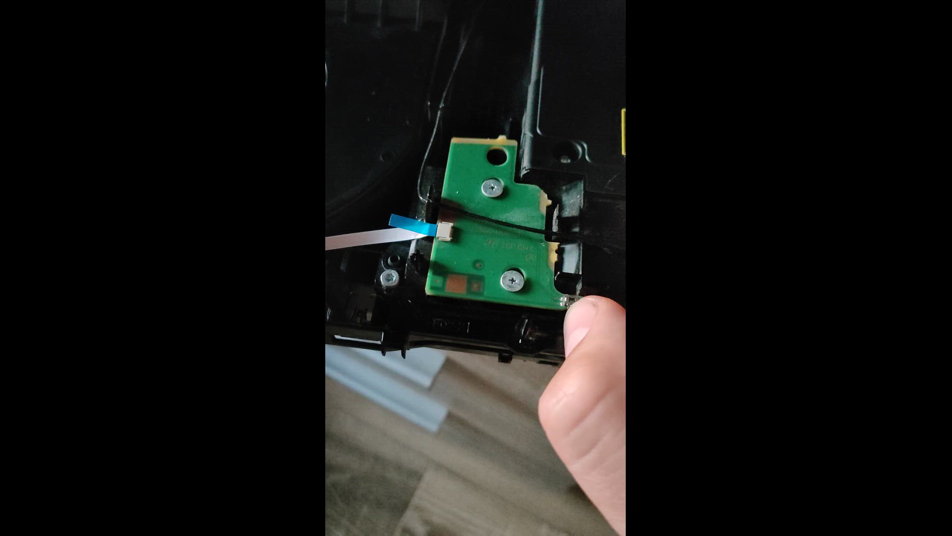 PS4 CUH-1216a - Jak sprawdzić zasilacz? Trzy piknięcia, brak reakcji