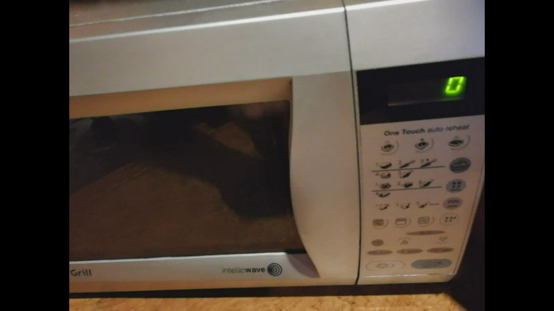 Mikrofala LG MB-3842CS (Grill intellowave) - miganie światła i brak grzania